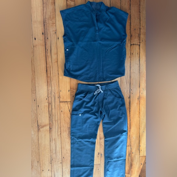 Figs | Other | Used Figs Scrub Set With Some Discoloration Shown In ...